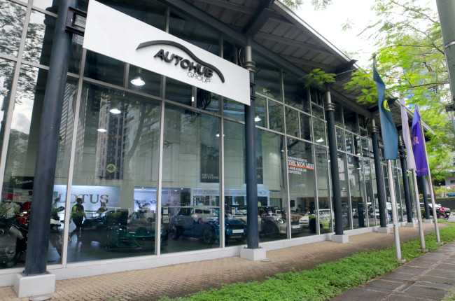 Autohub opens its new all-in-one showroom in BGC | Autodeal